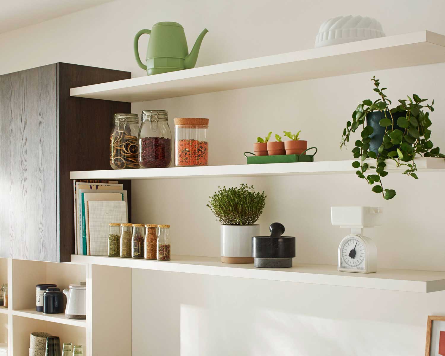 Comment fixer une étagère au mur sans équerre ? – Lapeyre